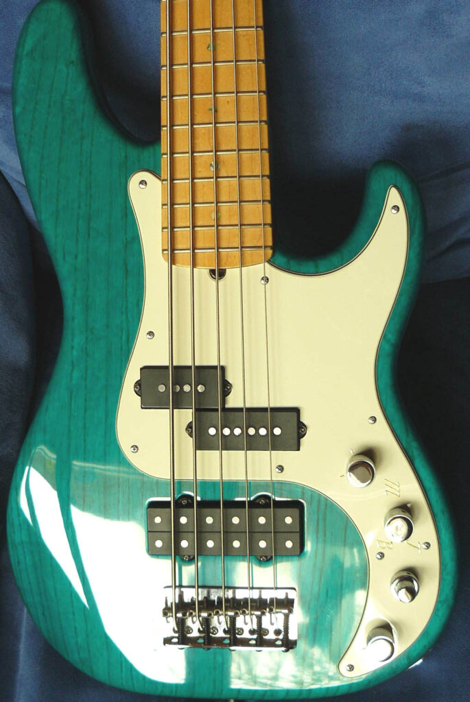PG 1311: FENDER AMERICAN DELUXE PRECISION BASS 5 STRING